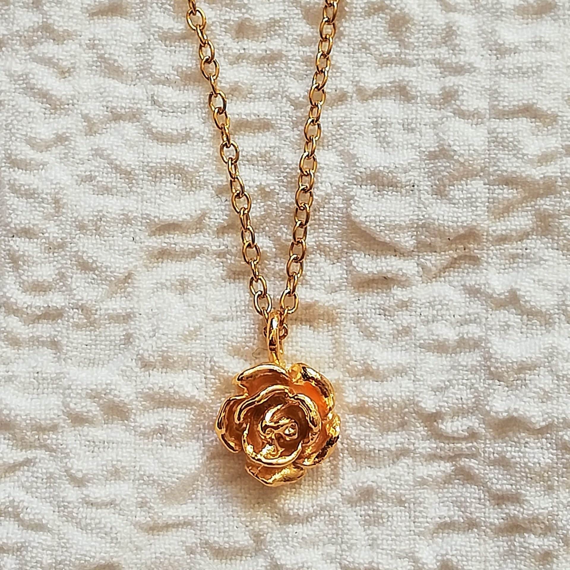 Collier fleur rose or femme - La Jungle Bijoux