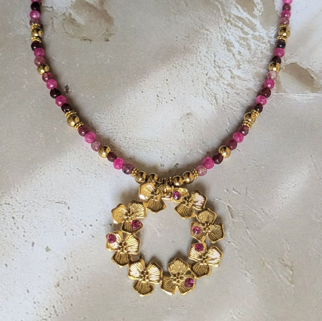 Collier fleurs perles roses fushia - Buganvília - La Jungle Bijoux